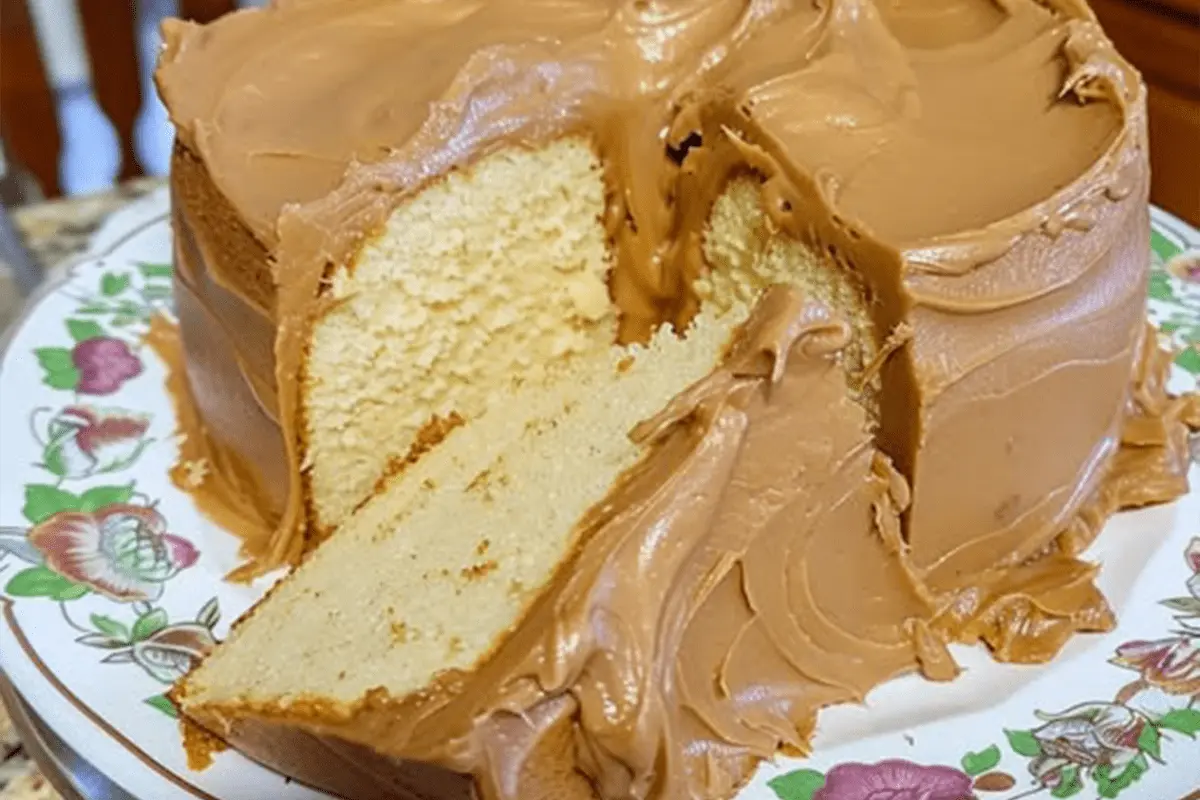 Sour cream pound cake with Carmel frosting - cookefast.com
